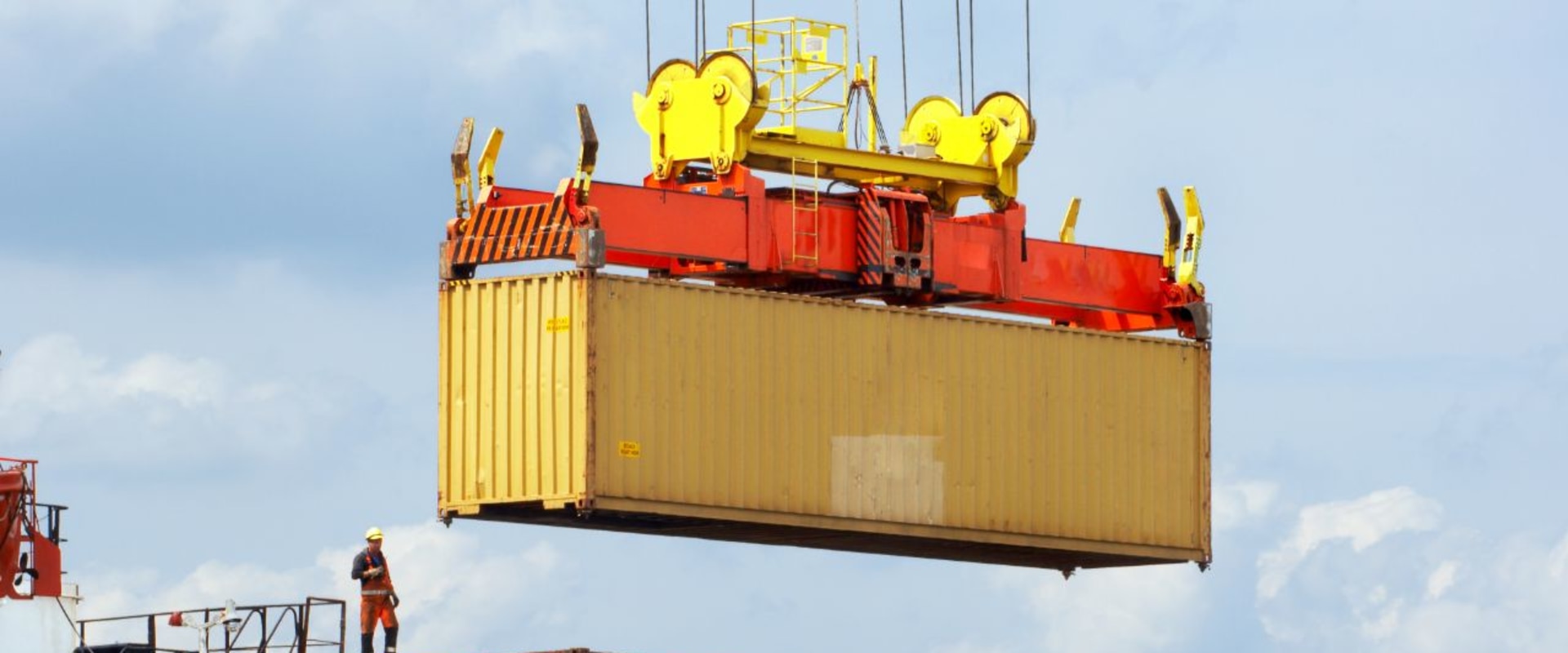 What is the maximum weight you can load in a 20 container?