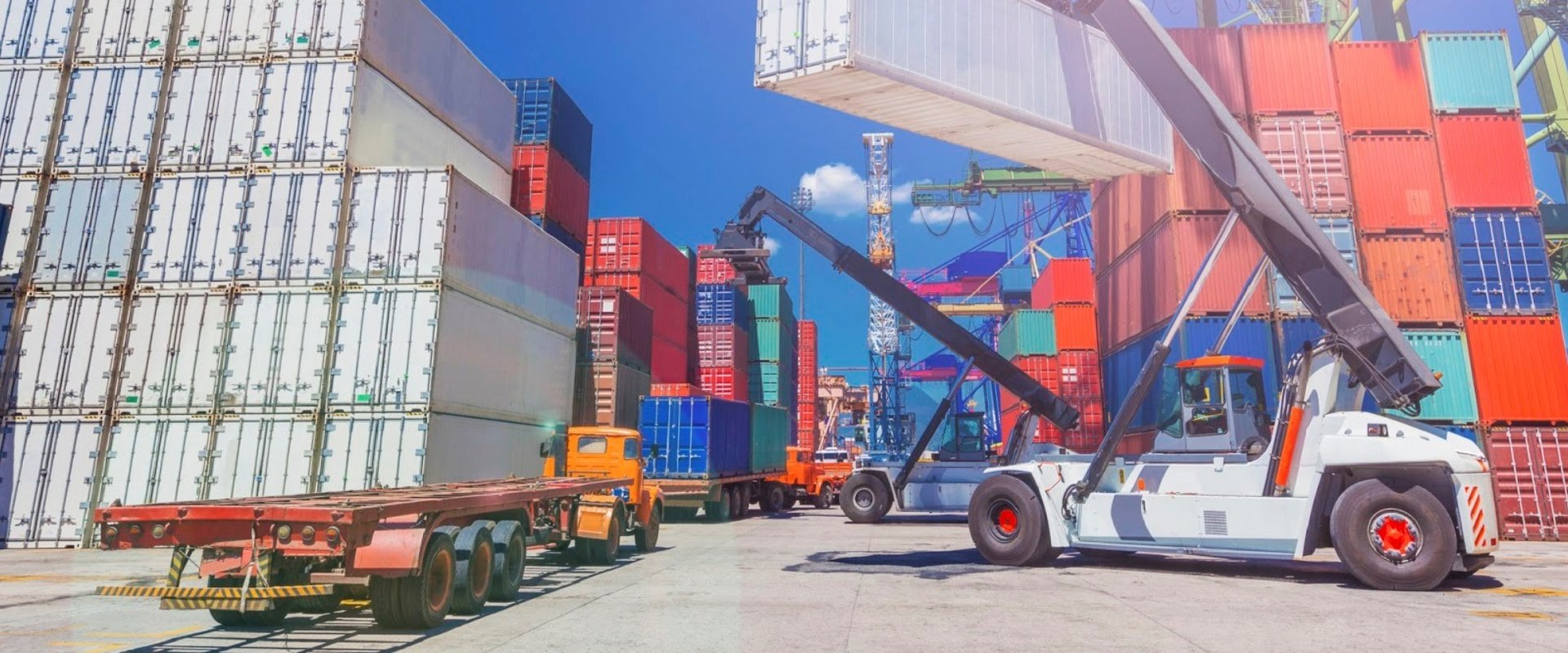 How do you calculate the payload of a shipping container?